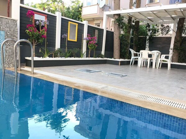 Piscina exterior sazonal 