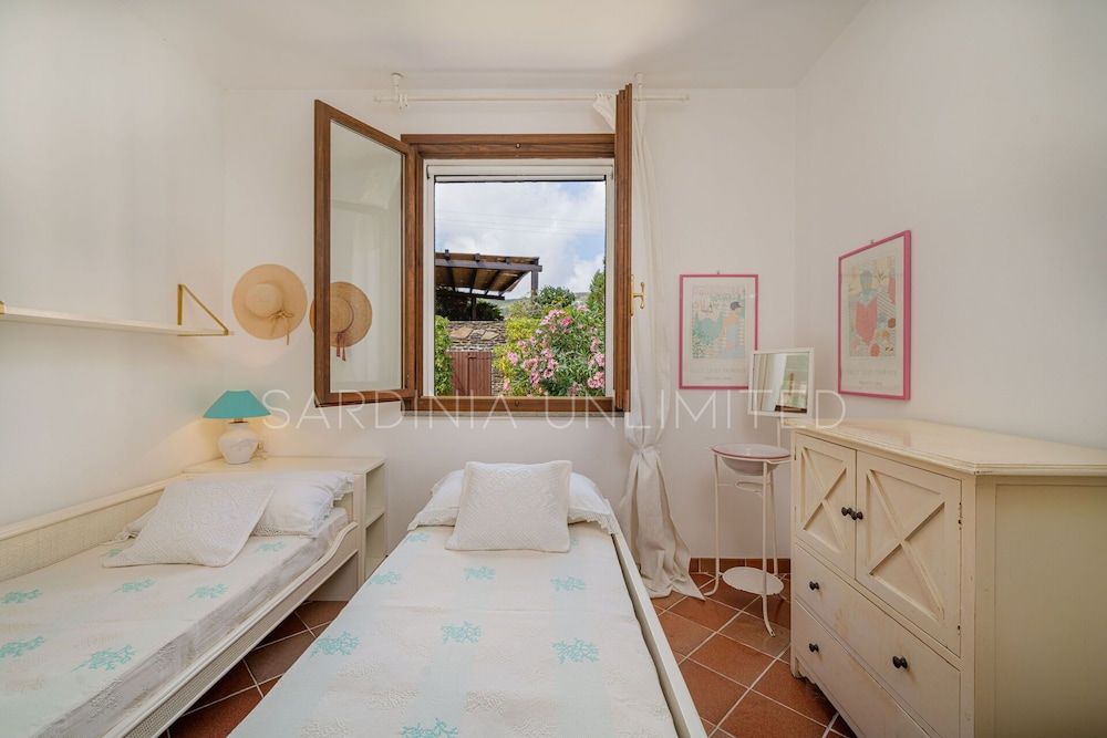 Villa Il Rifugio Del Bandito: Beautiful Villa With A Lovely Garden- Sardinia Unlimited - Stintino