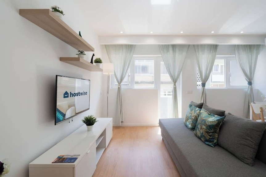 Sunny Cozy Flat W/ Balcony By Hostwise - Vila Nova de Gaia