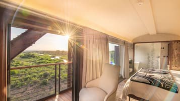 Luxury Train Room | Roupa de alta qualidade, minibar, cofre com capacidade para portátil