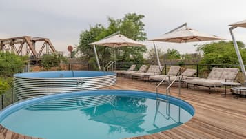 3 piscinas exteriores, da(s) 7:00 à(s) 18:00, espreguiçadeiras