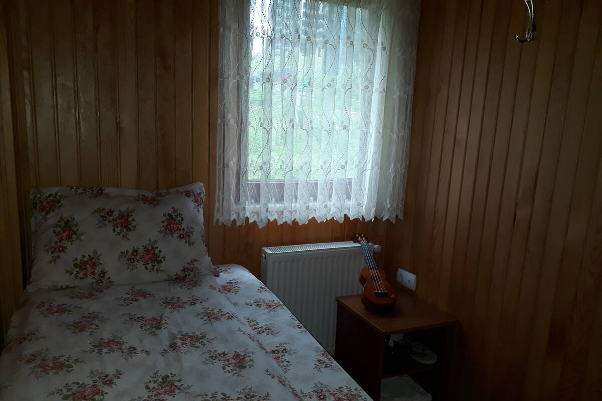 Quarto Individual | Ferro/tábua de engomar, Wi-fi grátis, roupa de cama fornecida