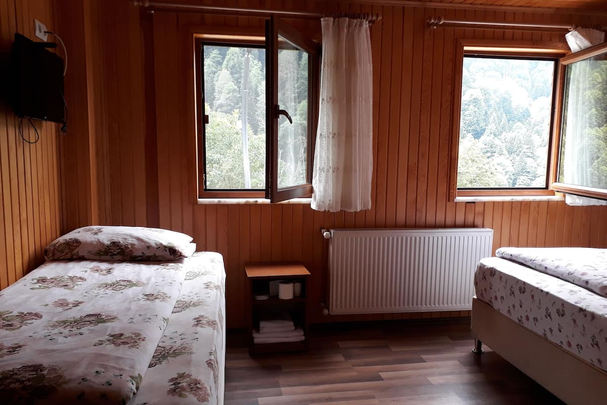 Ferro/tábua de engomar, Wi-fi grátis, roupa de cama fornecida
