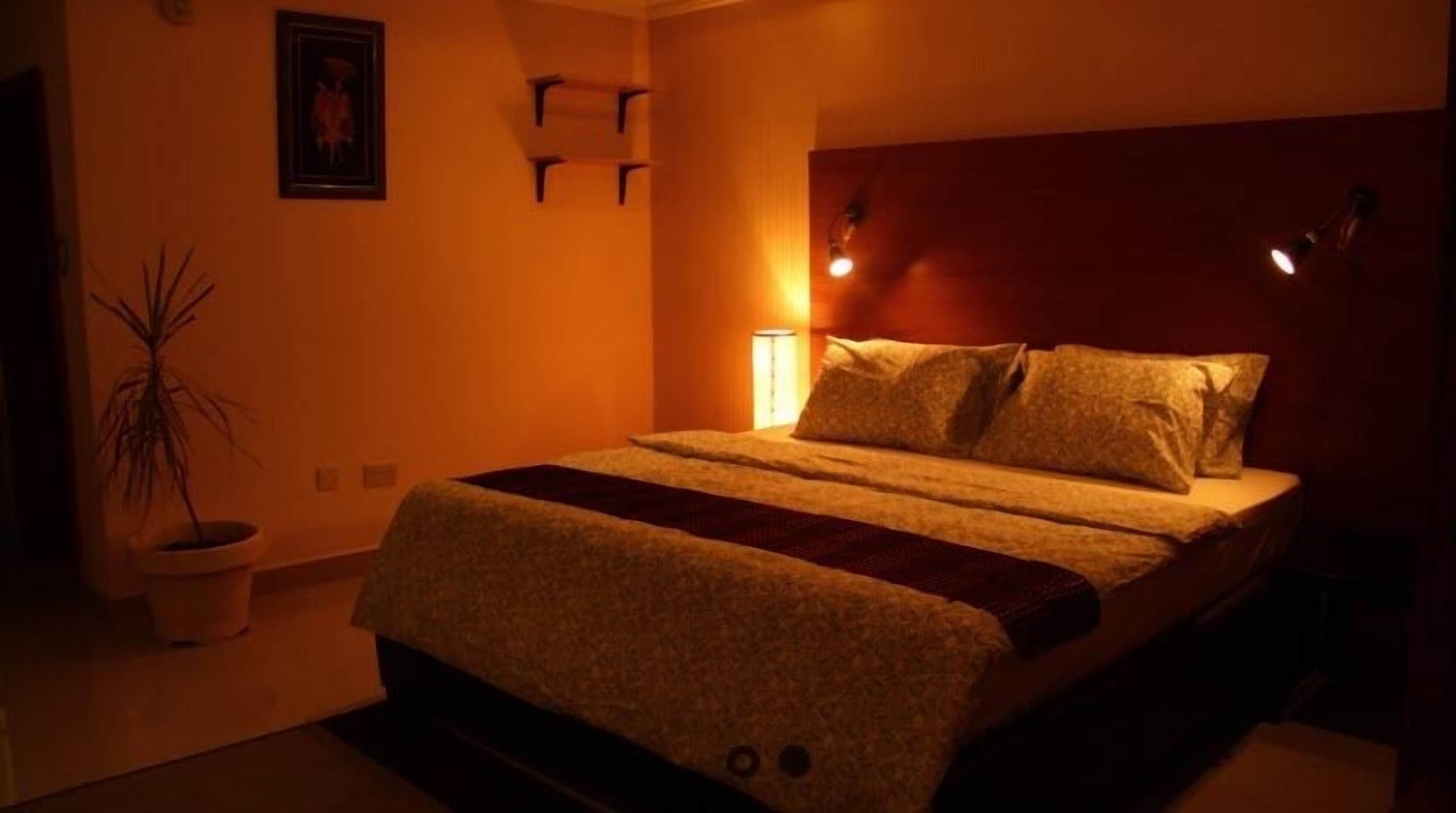 Cofres nos quartos, Wi-Fi de cortesia, roupa de cama