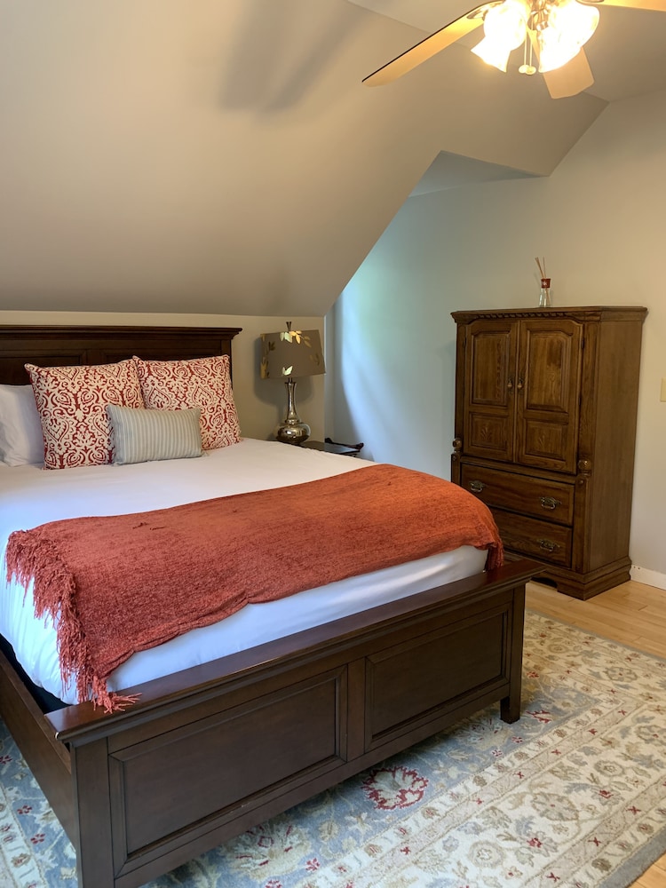 Standard Guest Room (Terrace) - Barefoot Hills - North Georgia Mountains - Suches, GA