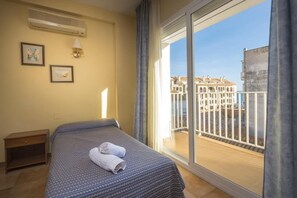 Quarto Triplo Comfort, 3 camas individuais | Com mobília individualizada, ferro/tábua de engomar, Wi-fi grátis 