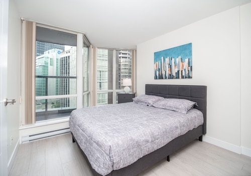 Coal Harbour Modern Apartment - Vancouver