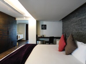 Quarto Standard | Minibar, secretária, Wi-fi grátis, roupa de cama fornecida 