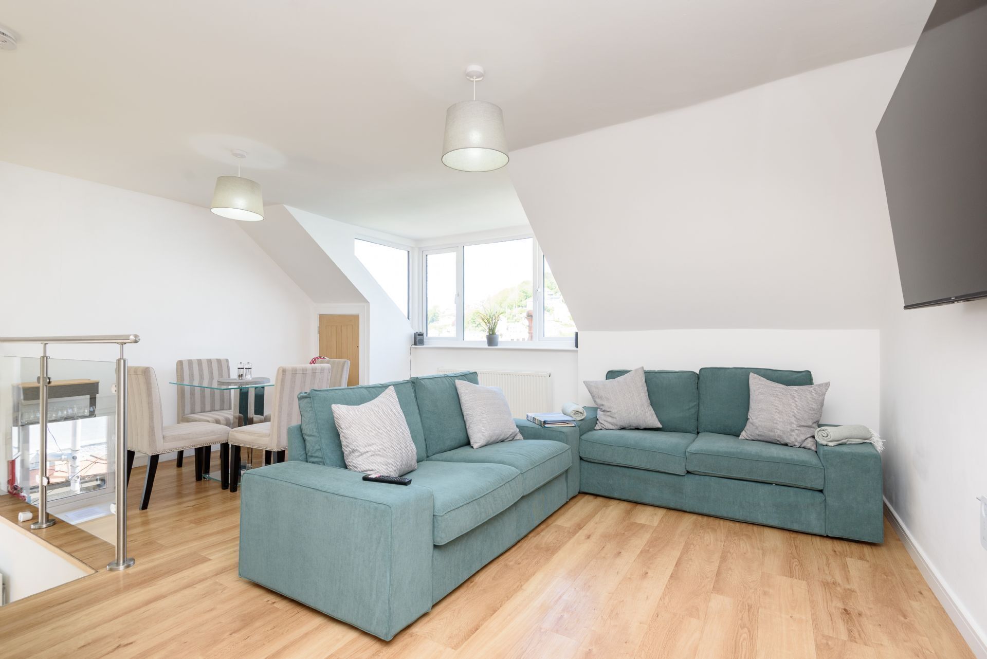 Stunning Apartment For Four Overlooking Looe Bay, With Parking. - Looe