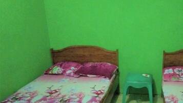 Quarto Twin | Roupa de cama fornecida