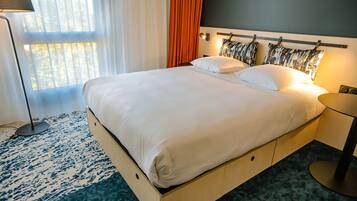 Roupa de alta qualidade, cofre no quarto, com decoração personalizada