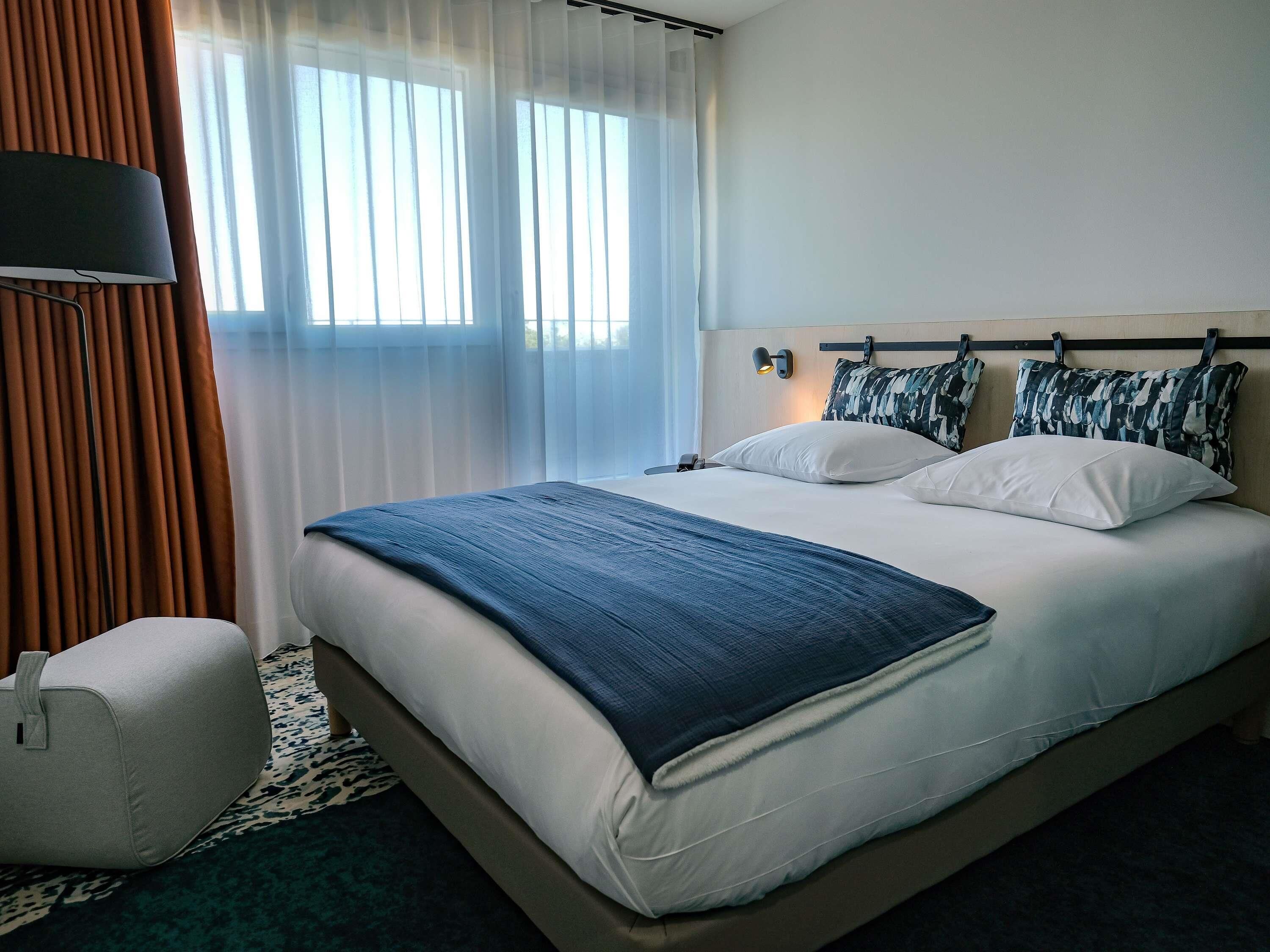 Roupa de alta qualidade, minibar, cofre no quarto 