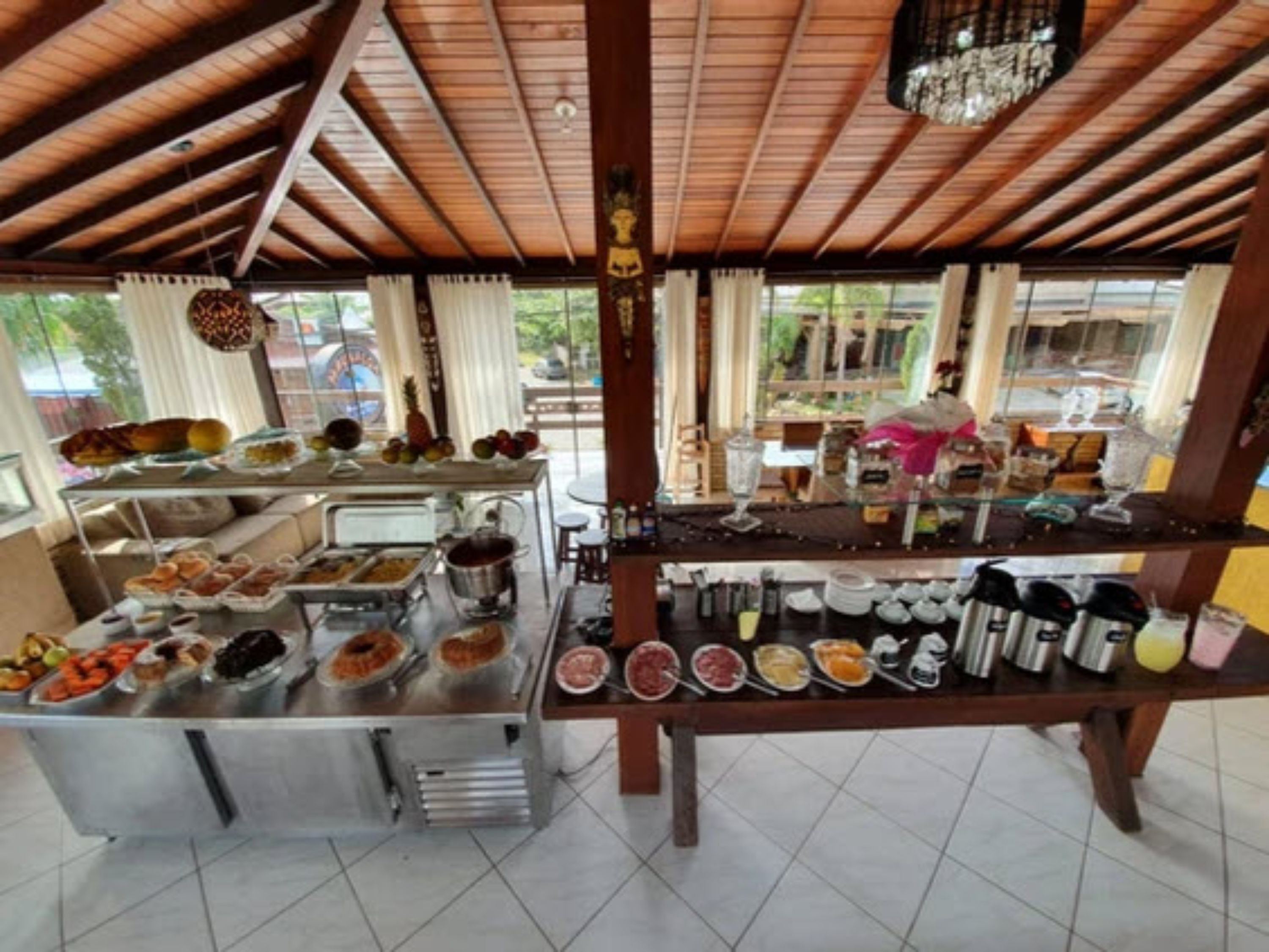 Pequeno-almoço tipo buffet diário incluído 