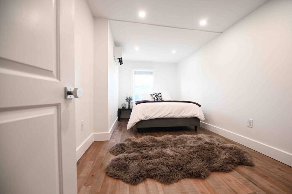 171 Broadway · Renovated House Steps Away From The Ocean - Bridgeport