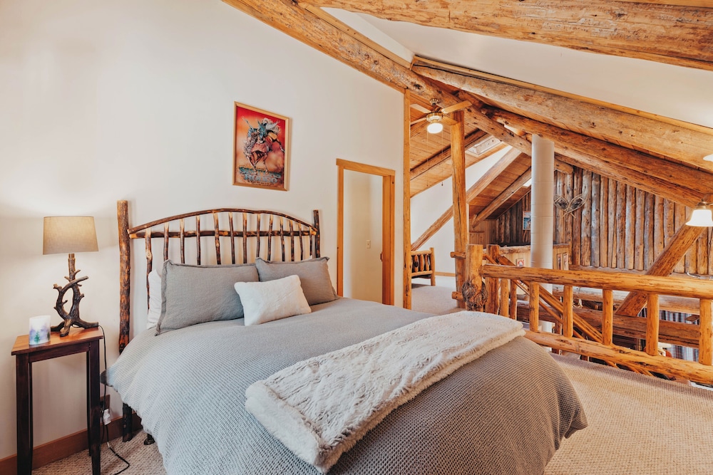 Beautiful Log Home Outside Of Sisters, Or - Sisters, OR