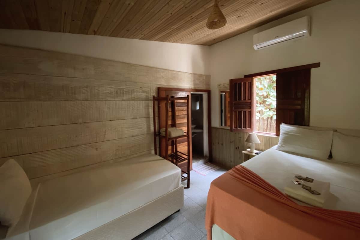Quarto Júnior | 2 quartos, minibar, cortinas/cortinados opacos, ferro/tábua de engomar