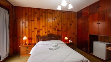 Quarto casal standard | Frigobar, escrivaninha, cortinas blackout, Wi-Fi de cortesia