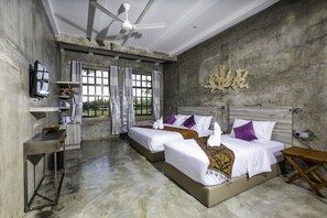 Quarto Superior | Minibar, ferro/tábua de engomar, Wi-fi grátis, roupa de cama fornecida 