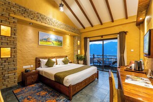 Quarto Duplo Deluxe | Roupa de alta qualidade, camas de colchão viscoelástico, minibar 