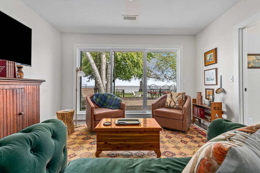 Hickory Hideaway-2 Bedroom With Lakeviews - Oshkosh, WI