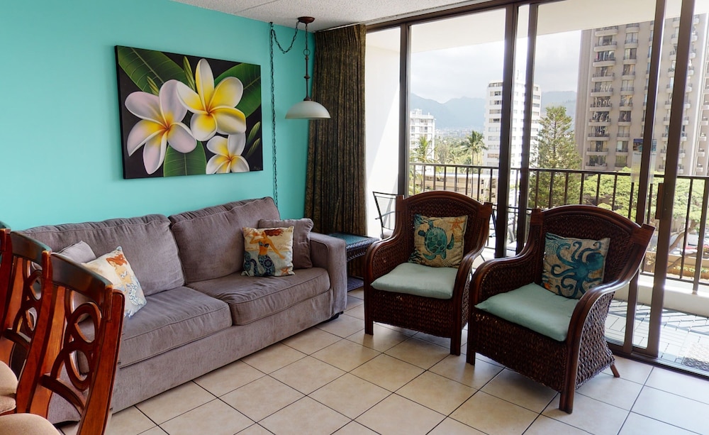 Waikiki Banyan High Level Condo With Private Lanai By Koko Resort Vacation Rentals - Honolulu