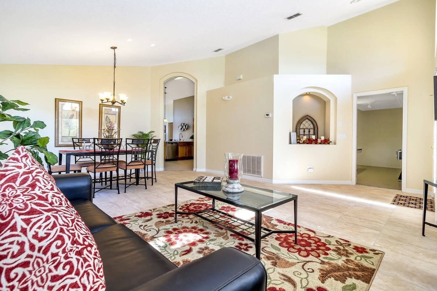 TV, console de videogame, pebolim