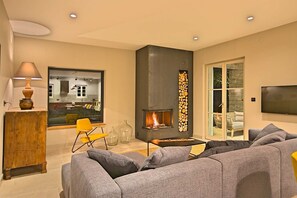 Villa | Sala de estar | Lareira 