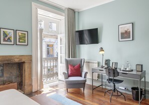 Quarto casal superior, vista para a cidade | Comodidades do quarto