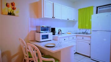 Estúdio luxo | Cozinha privada | Geladeira, micro-ondas, cooktop, cafeteira/chaleira