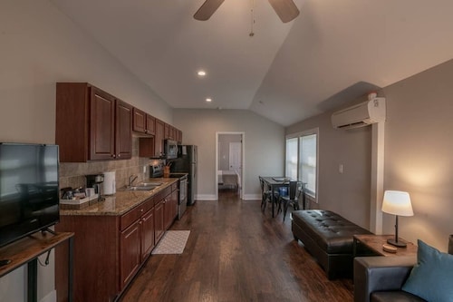 Bull City Apts Near Downtown / Duke - Midtown B - Durham, NC