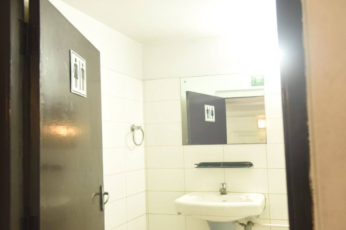 Quarto Deluxe | Casa de banho | Um polibã, toalhas fornecidas 