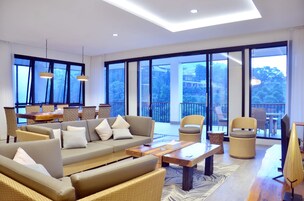 Villa Familiar | Sala de estar | Televisor LCD de 32 polegadas com canais via satélite, televisor 