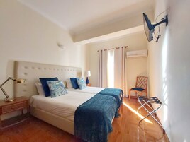 Quarto Twin Standard | Secretária, Wi-fi grátis, roupa de cama fornecida 