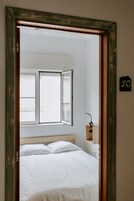 Double Room, Shared Bathroom | Roupa hipoalergénica, cortinas/cortinados opacos, quartos insonorizados 