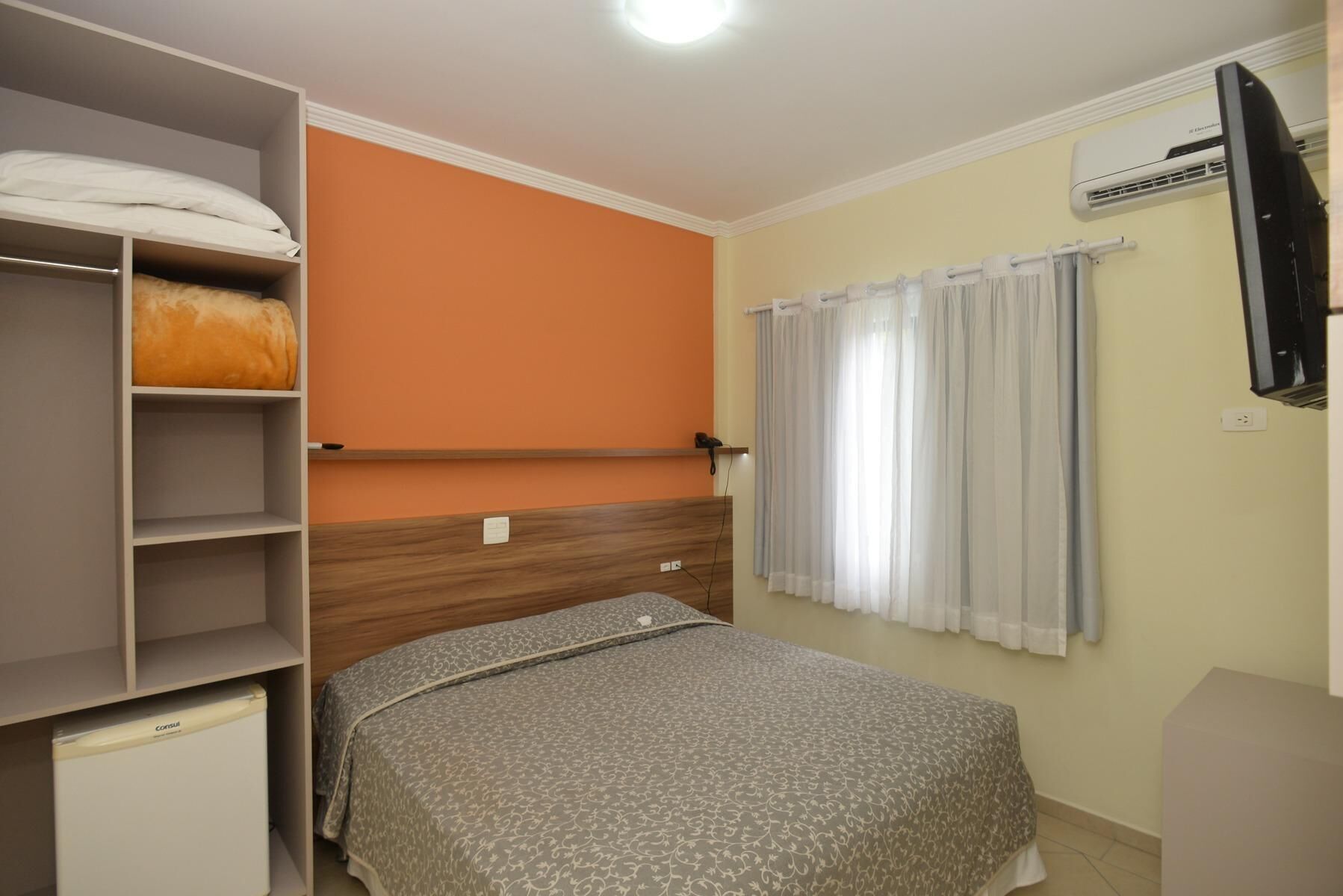 Minibar, cofre no quarto, cortinas/cortinados opacos, Wi-fi grátis 