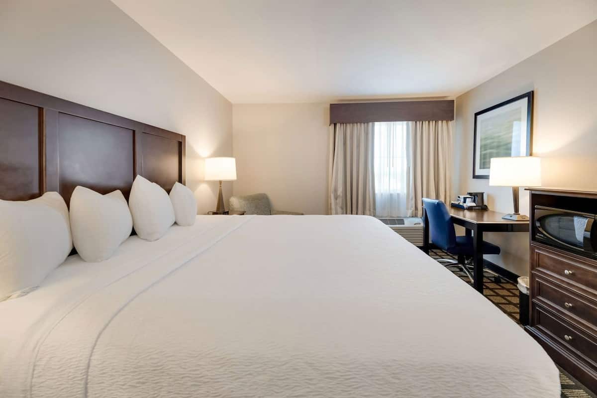 Quartos insonorizados, Wi-fi grátis, roupa de cama fornecida