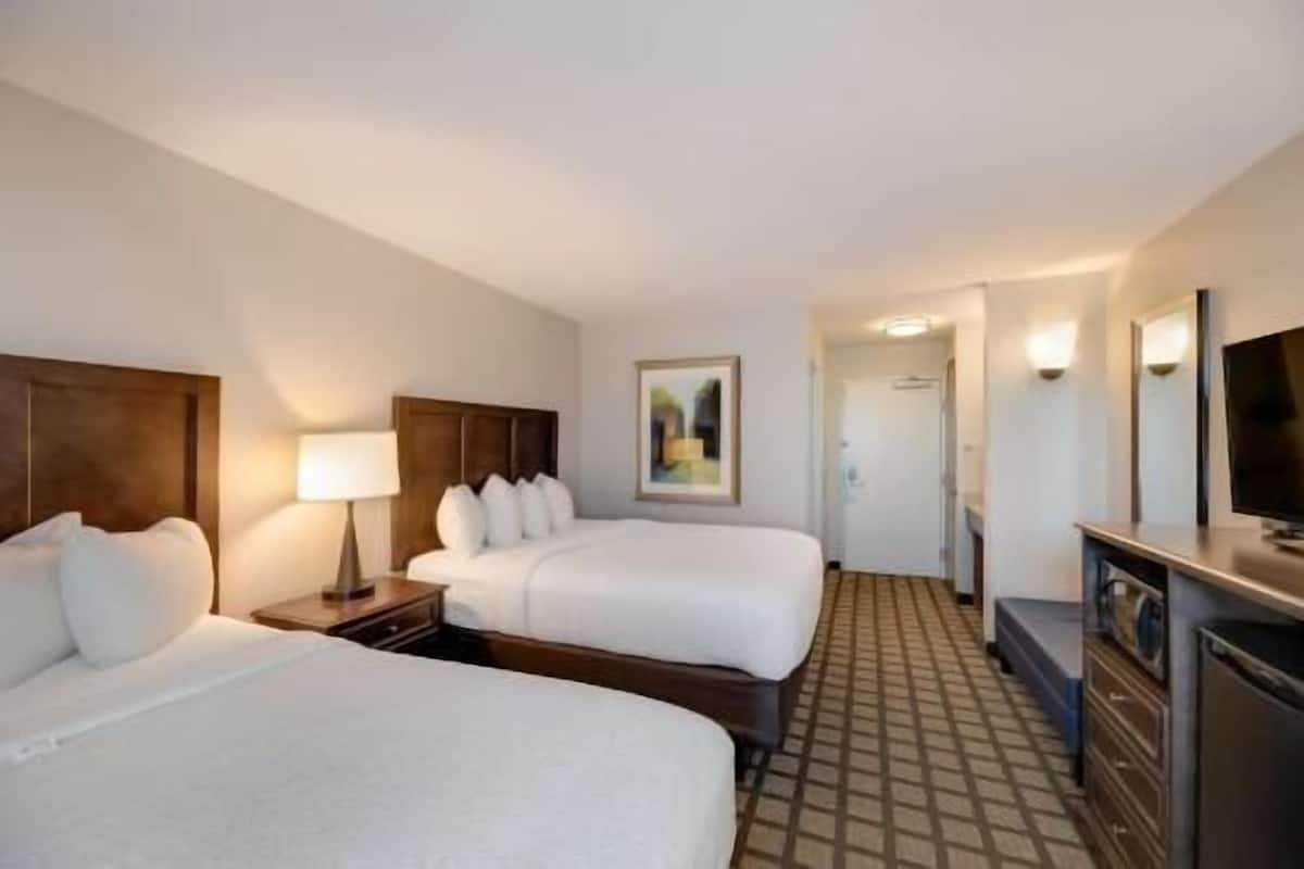 Quartos insonorizados, Wi-fi grátis, roupa de cama fornecida