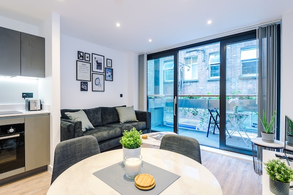 Apartamento Premium, 1 cama de casal, varanda (106- Balcony) | Sala de estar | Smart TV de 40 de polegadas com canais digitais, televisor, Netflix