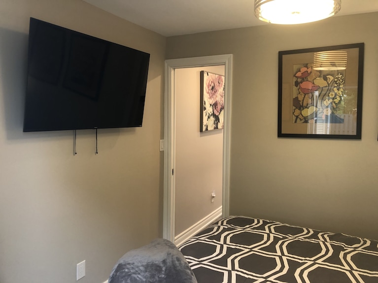 Niagara Luxury - Cozy Tiny Home Suite By The River - Lake Erie, PA