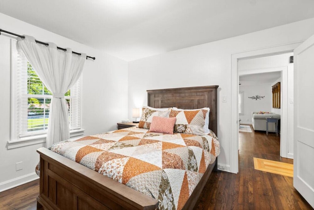 Magnolia On Main · Charming Farmhouse On Main St! Wifi + Dogs Ok - Kennesaw, GA