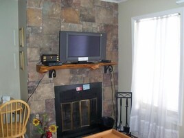 Condo, várias camas (112) | Sala de estar | TV