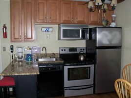 Condo, várias camas (112) | Cozinha privada | Geladeira, micro-ondas, cooktop, lava-louças