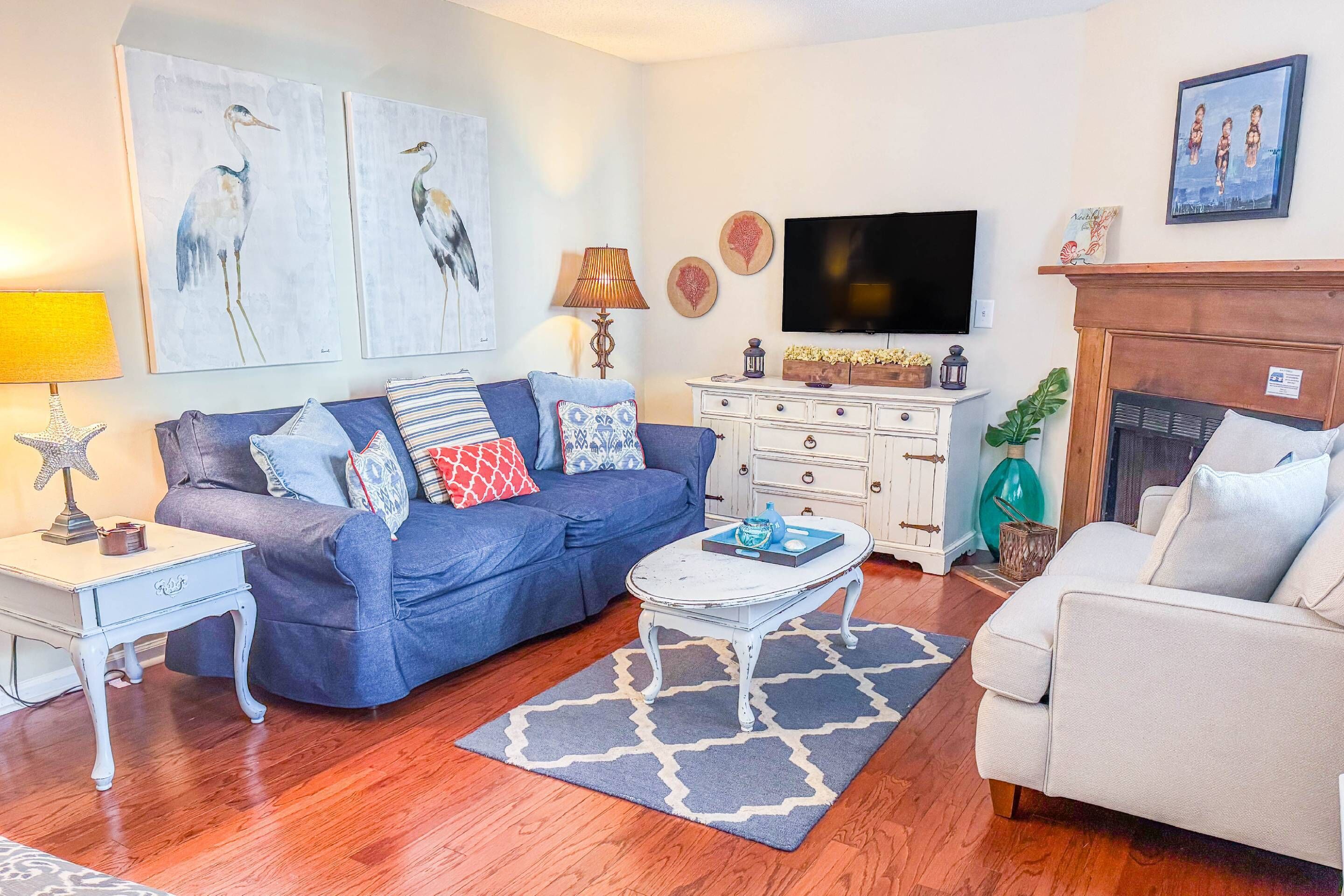 Community Pool!  12 Minutes To Beach & Downtown Charleston.  Comfortable Family-friendly Townhome. - Sullivan's Island, SC