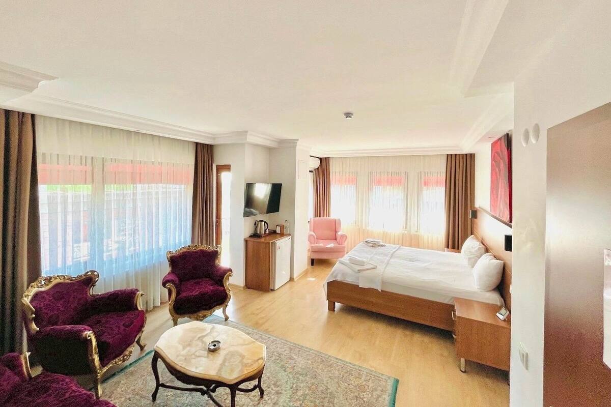 Quarto Duplo ou Twin Nobre | Lençóis italianos Frette, roupa de alta qualidade, secretária 