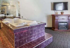 Um secador de cabelo, toalhas fornecidas 