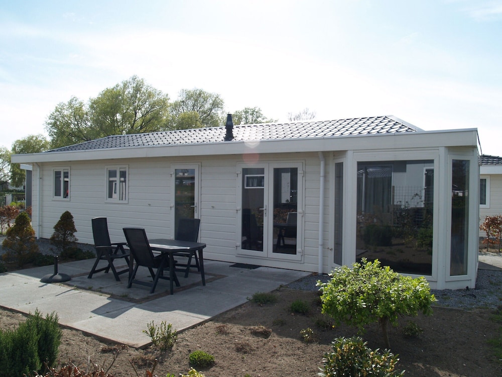 Well-kept Chalet Near The Biesbosch - Zuid-Holland