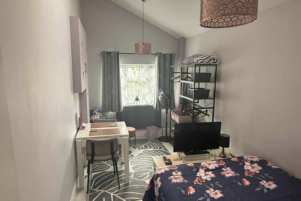 1 Bedroom Annex - 2 Mins From Train Station - Aéroport de Londres Stansted (STN)