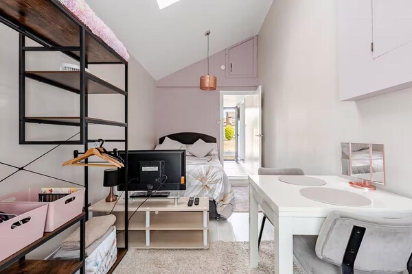 1 Bedroom Annex - 2 Mins From Train Station - London Stansted Airport (STN)