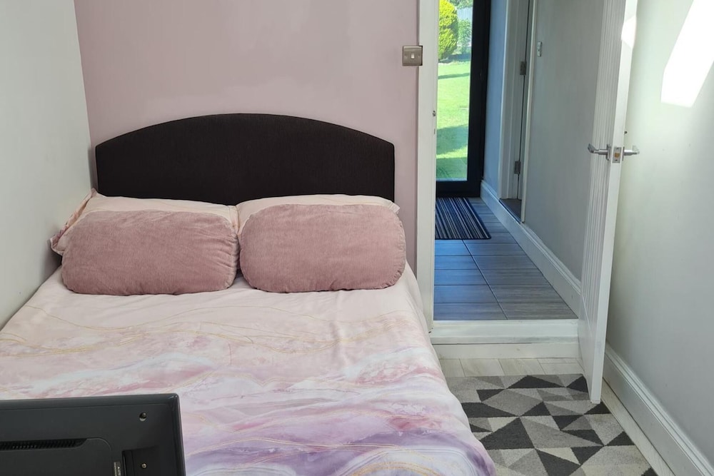 1 Bedroom Annex - 2 Mins From Train Station - London Stansted Airport (STN)