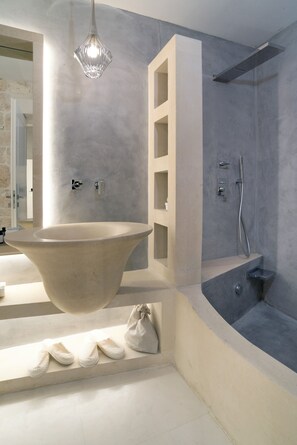 Quarto júnior | Banheiro | Chuveiro, secador de cabelo, roupões de banho, bidê